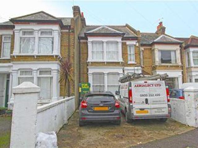 2 Bedrooms Flat for sale in Avenue Road, Westcliff On Sea, Essex SS0