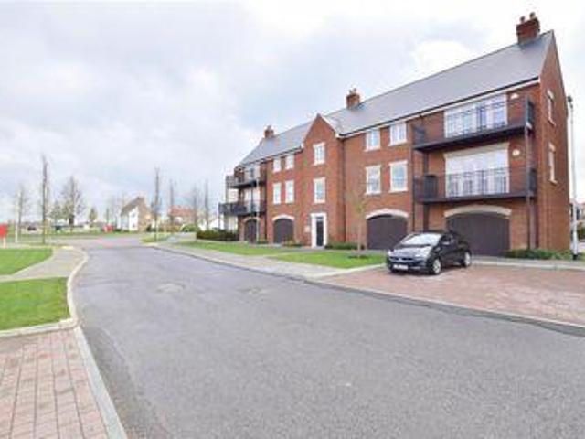 2 Bedrooms Flat for sale in Avocet Way, Finberry, Ashford, Kent TN25