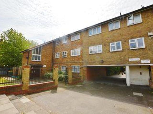 2 Bedrooms Flat for sale in Ayres Close, Plaistow, London E13