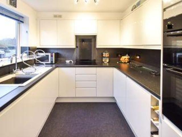2 Bedrooms Flat for sale in Azalea Court, Chelmsford CM1
