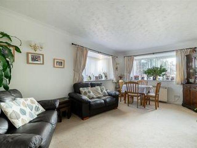 2 Bedrooms Flat for sale in Azalea Court, 75 Whytecliffe Road South, Purley, Surrey CR8