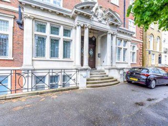 2 Bedrooms Flat for sale in Bow Road, London E3