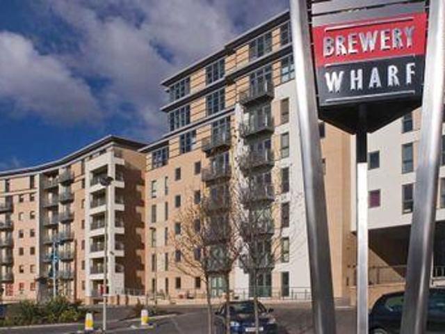 2 Bedrooms Flat for sale in Bowman Lane, Hunslet, Leeds LS10