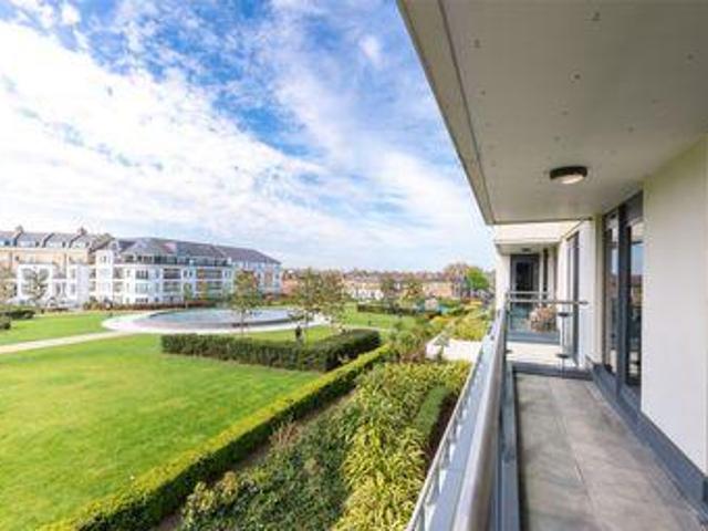 2 Bedrooms Flat for sale in Boxtree House, Lensbury Avenue, London SW6