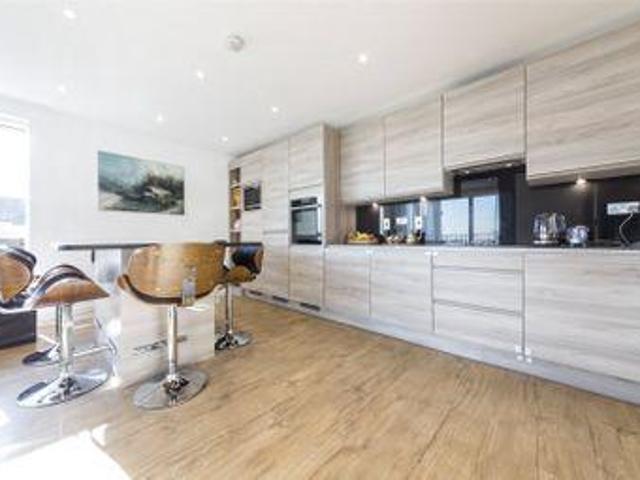 2 Bedrooms Flat for sale in Bodiam Court, 4 Lakeside Drive, Park Royal NW10