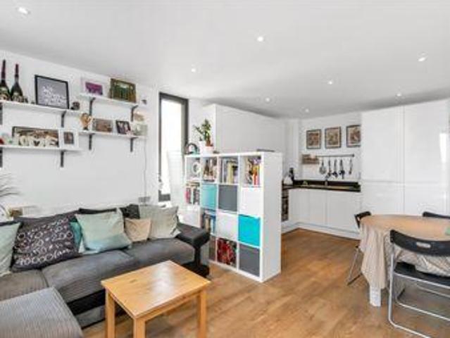 2 Bedrooms Flat for sale in Bond House, Baltic Avenue TW8