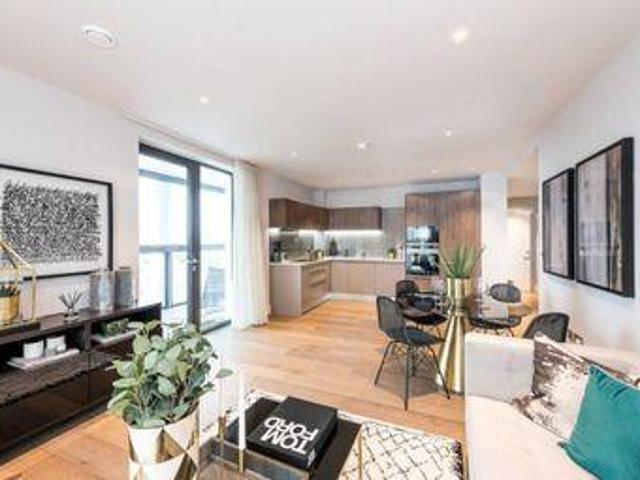2 Bedrooms Flat for sale in Battersea Park Road, Battersea, London SW8