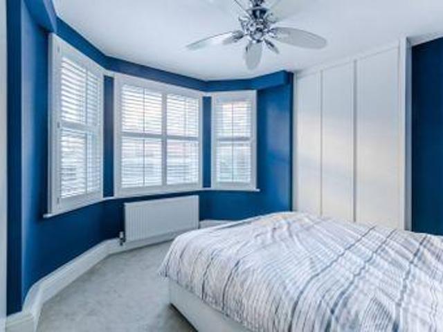 2 Bedrooms Flat for sale in Battersea Rise, Clapham SW11