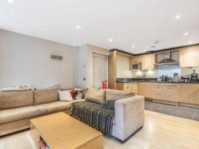 2 Bedrooms Flat for sale in Battersea Square, London SW11