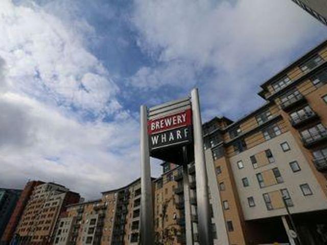 2 Bedrooms Flat for sale in Balmoral Place, 2 Bowman Lane, Leeds, West Yorkshire LS10