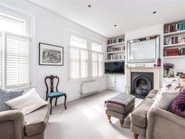 2 Bedrooms Flat for sale in Balvernie Grove, Southfields, London SW18