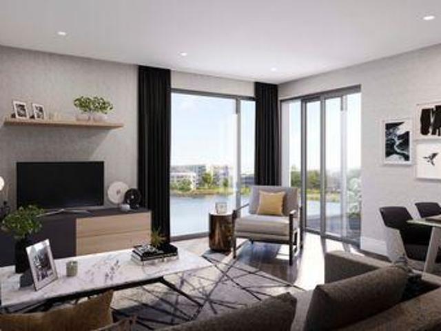 2 Bedrooms Flat for sale in Bankside Gardens, Longwater Avenue, Green Park, Reading RG2