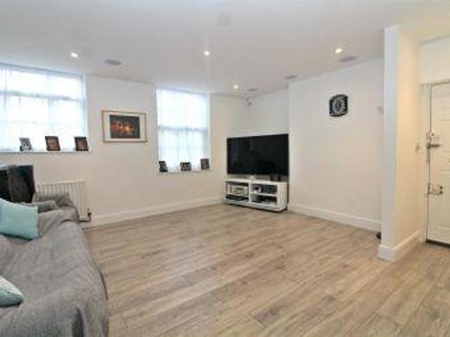 2 Bedrooms Flat for sale in Banister House, Homerton High Street, London E9