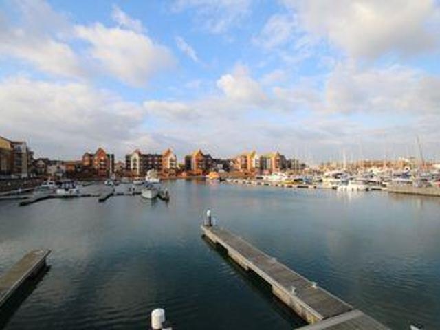2 Bedrooms Flat for sale in Barbuda Quay, Eastbourne BN23