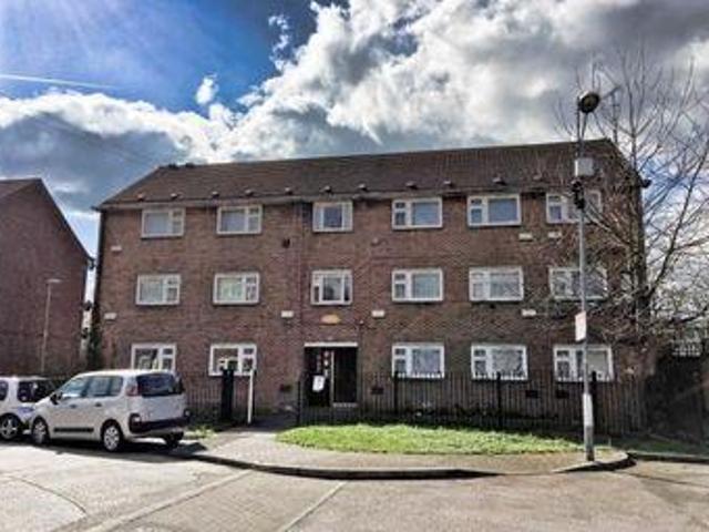 2 Bedrooms Flat for sale in Barking, Essex, United Kingdom IG11