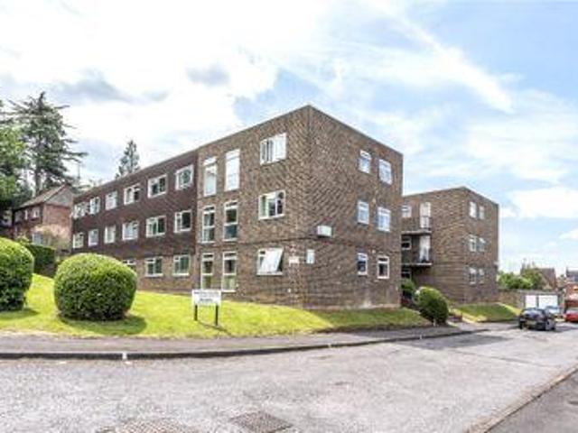 2 Bedrooms Flat for sale in Baron Court, Reading, Berkshire RG30