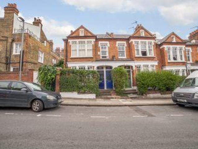 2 Bedrooms Flat for sale in Barnard Road, London SW11