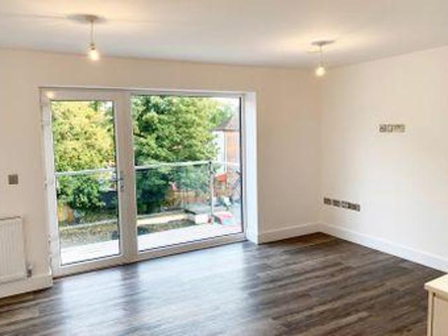 2 Bedrooms Flat for sale in Barratt Place, Easton Street, High Wycombe HP11