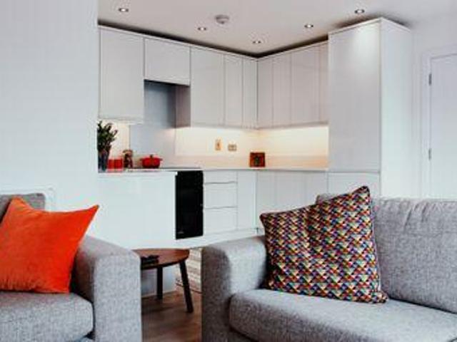 2 Bedrooms Flat for sale in Barratt Place, Easton Street, High Wycombe HP11