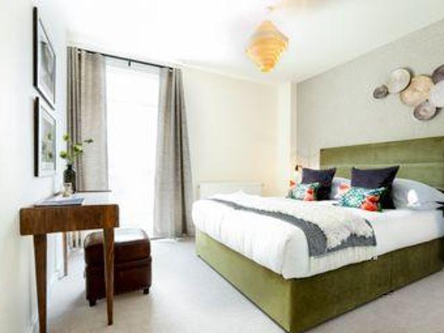 2 Bedrooms Flat for sale in Barrington Road, Brixton, London SW9