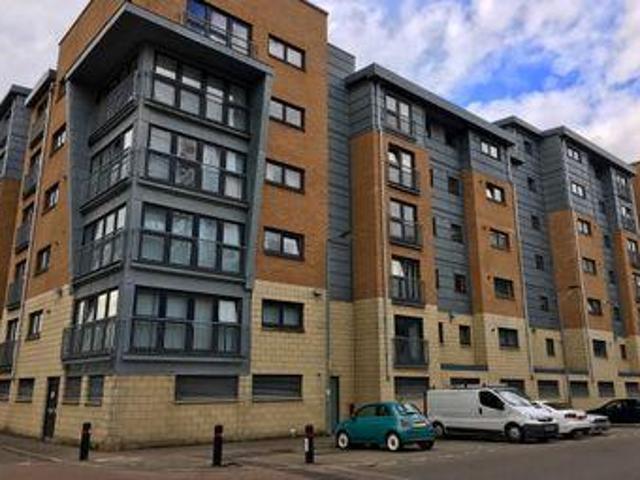2 Bedrooms Flat for sale in Barrland Street, Strathbungo, Glasgow G41