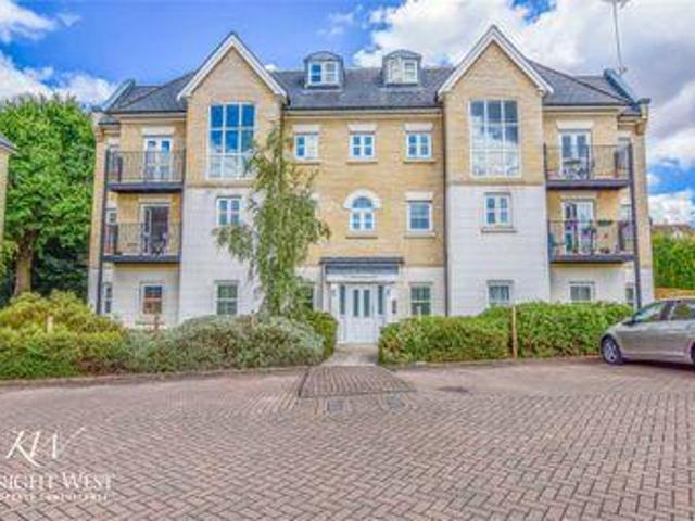 2 Bedrooms Flat for sale in Bartholomew Court, Mile End Road, Colchester, Essex CO4