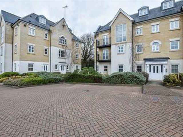 2 Bedrooms Flat for sale in Bartholomew Court, Mile End Road, Colchester, Essex CO4