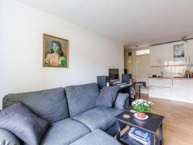 2 Bedrooms Flat for sale in Bartholomew Close, St John´s Hill SW18