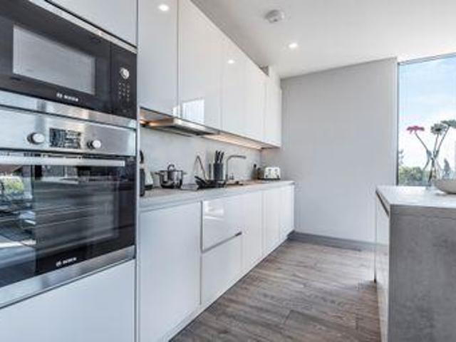 2 Bedrooms Flat for sale in Bethwin Road, London SE5