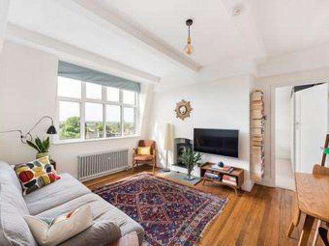 2 Bedrooms Flat for sale in Beverley Court, Wellesley Road, Turnham Green, Chiswick, London W4