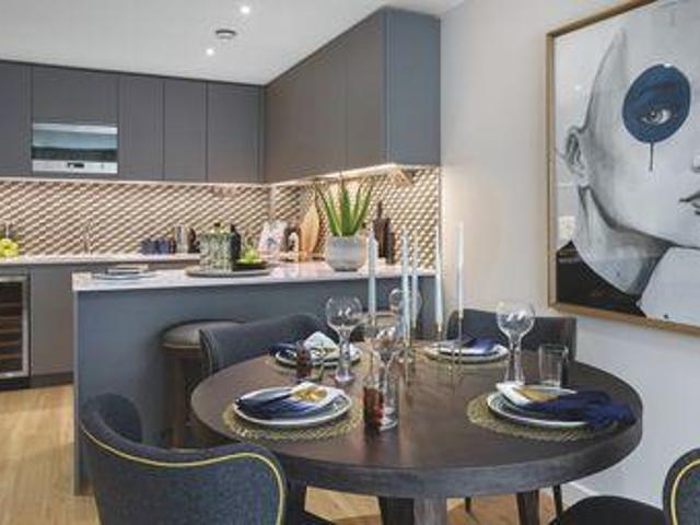 2 Bedrooms Flat for sale in Beaufort Park, London NW9, London