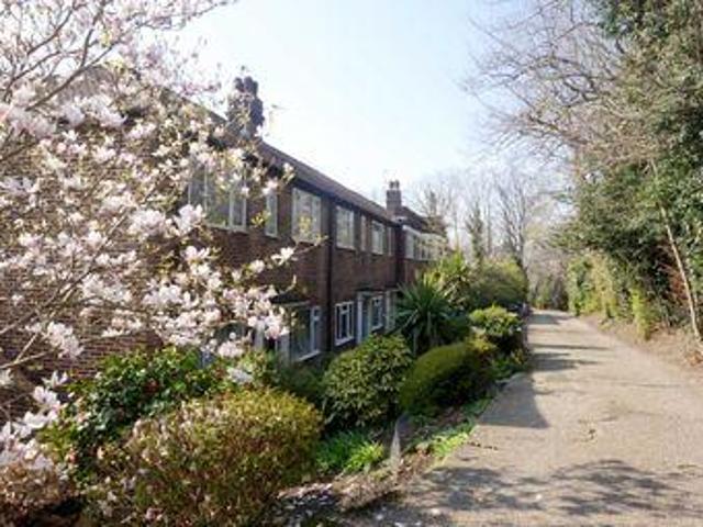 2 Bedrooms Flat for sale in Beckenham Lane, Bromley BR2