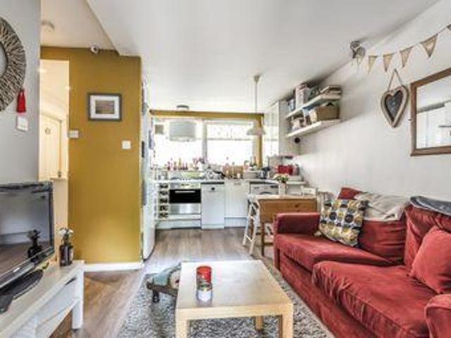 2 Bedrooms Flat for sale in Bell Drive, Southfields, London SW18
