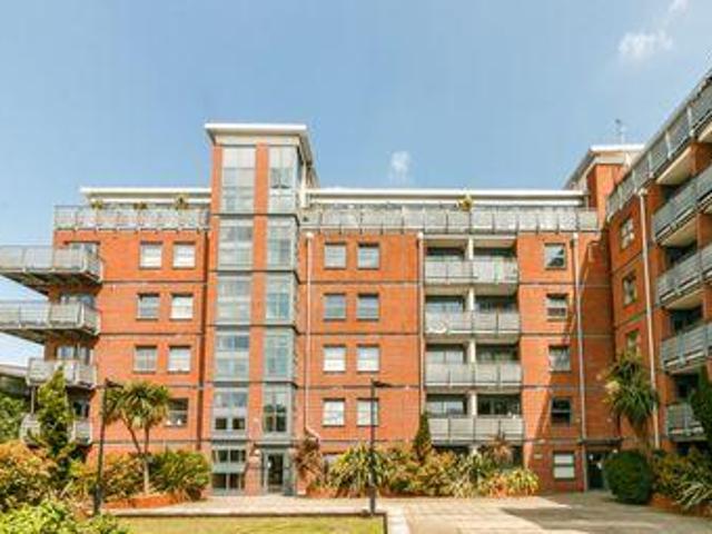 2 Bedrooms Flat for sale in Berber Parade, London SE18