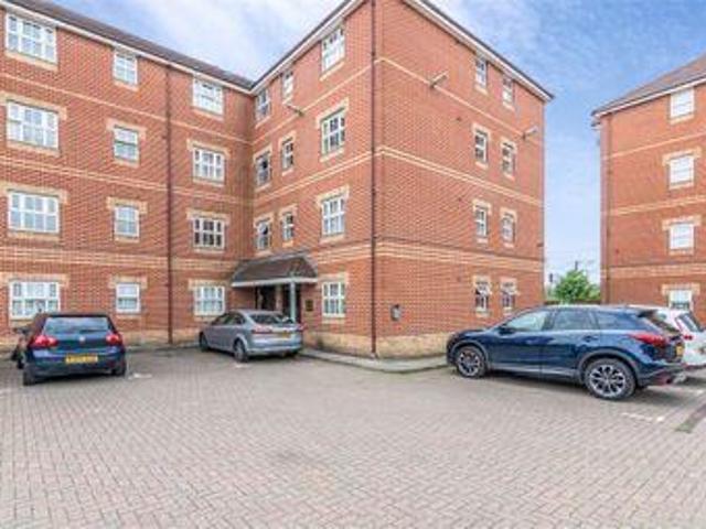 2 Bedrooms Flat for sale in Berberis Court, Hyacinth Close, Ilford IG1