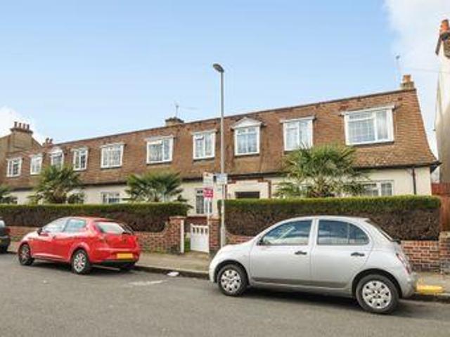 2 Bedrooms Flat for sale in Beresford Road, New Malden KT3