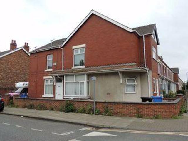 2 Bedrooms Flat for sale in Beresford Road, Stretford, Manchester M32