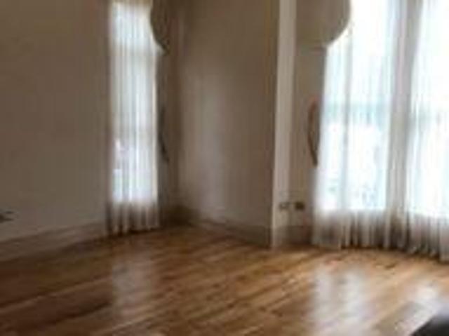 2 Bedrooms Flat for sale in Beresford Road, Prenton CH43