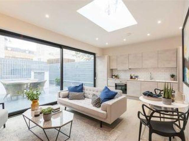 2 Bedrooms Flat for sale in Berrymead Gardens, London W3