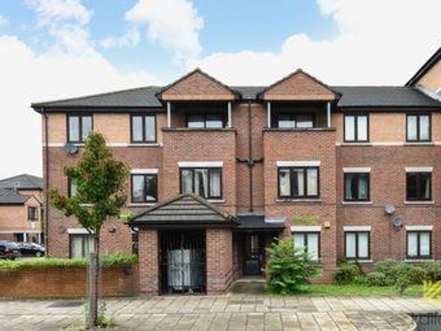 2 Bedrooms Flat for sale in Berthon Street, London SE8
