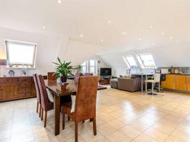 2 Bedrooms Flat for sale in Birdhurst Avenue, Lloyd Park CR2