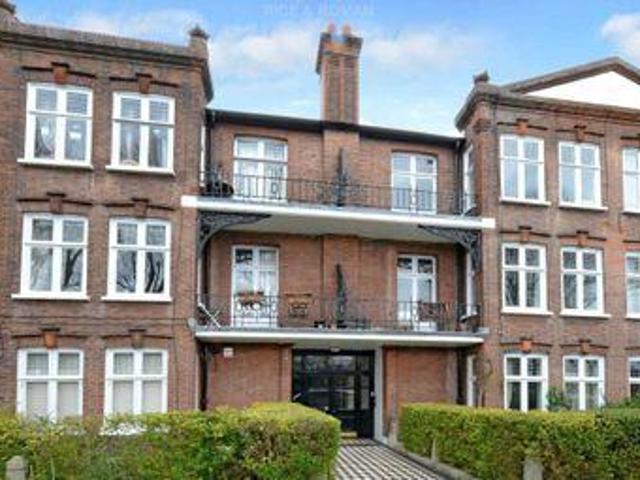2 Bedrooms Flat for sale in Bishops Park Road, London SW6