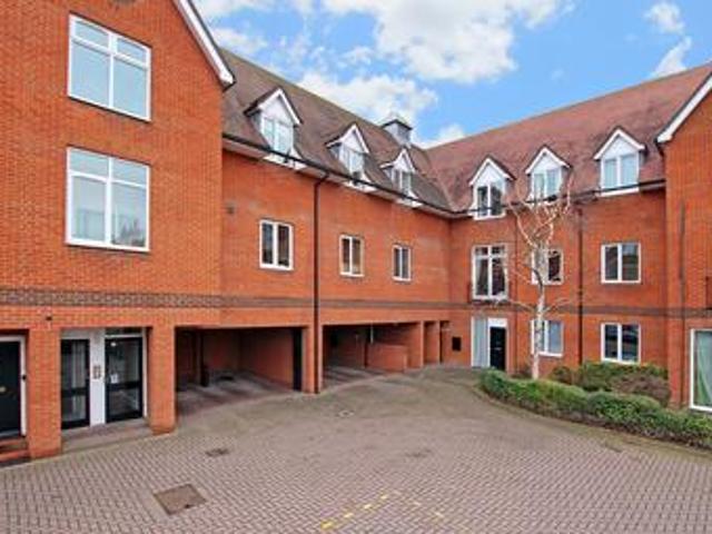 2 Bedrooms Flat for sale in Bluecoat Court, Hertford SG14