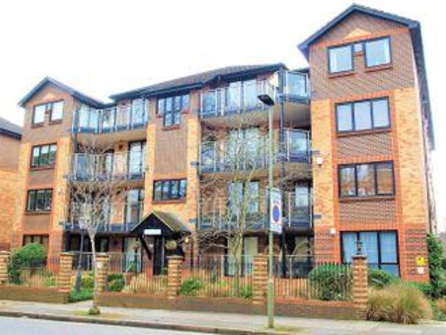 2 Bedrooms Flat for sale in Blyth Road, Bromley BR1
