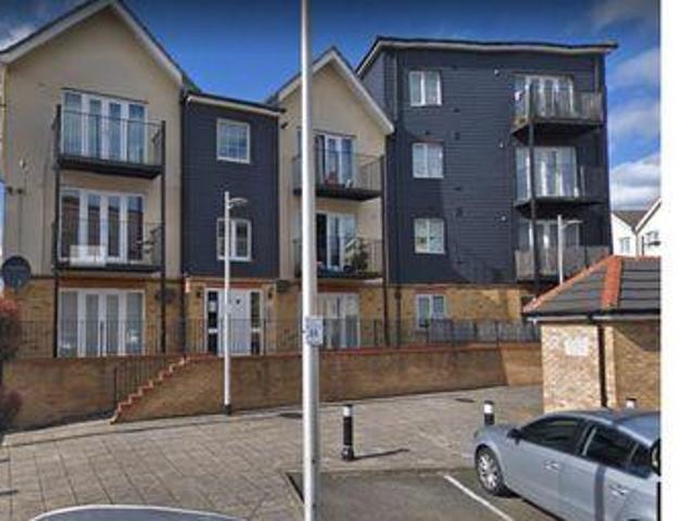 2 Bedrooms Flat for sale in Blackthorn Road, Ilford IG1