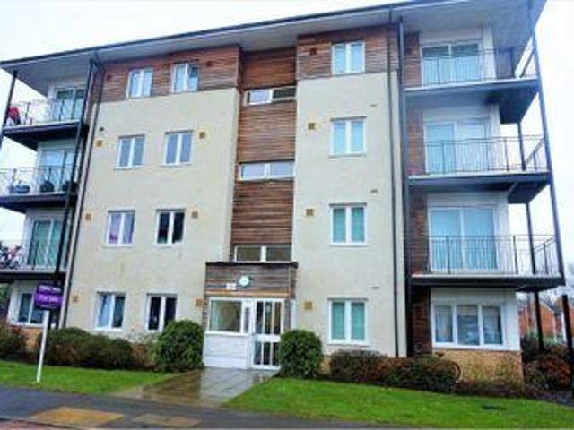 2 Bedrooms Flat for sale in Blackburn Way, Hounslow TW4