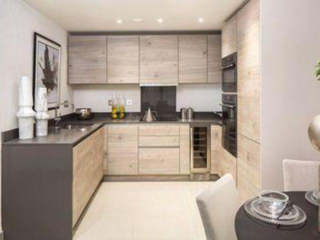 2 Bedrooms Flat for sale in Blackfriars Circus, Blackfriars Road, London SE1