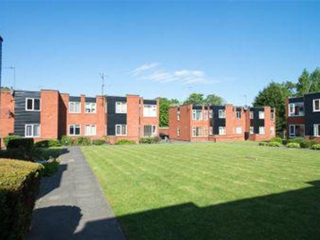 2 Bedrooms Flat for sale in Blackmoor Court, Leeds, West Yorkshire LS17