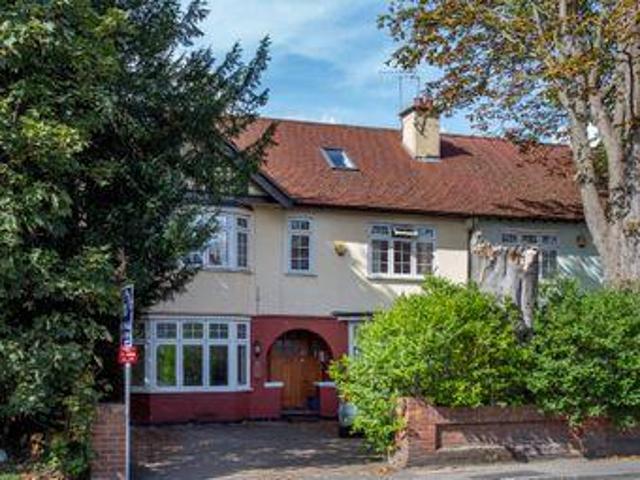2 Bedrooms Flat for sale in Blake Hall Road, London E11