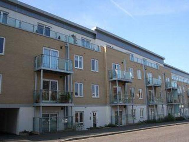 2 Bedrooms Flat for sale in Brunel House, St. James Road, Brentwood, Essex CM14